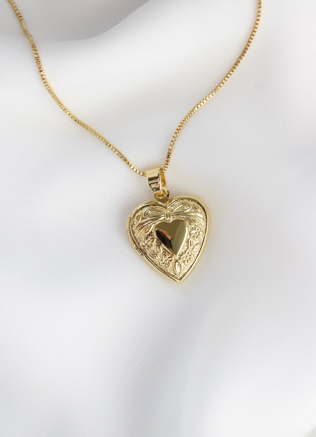Coquette Photo Locket Necklace – Chingona's Jewelers